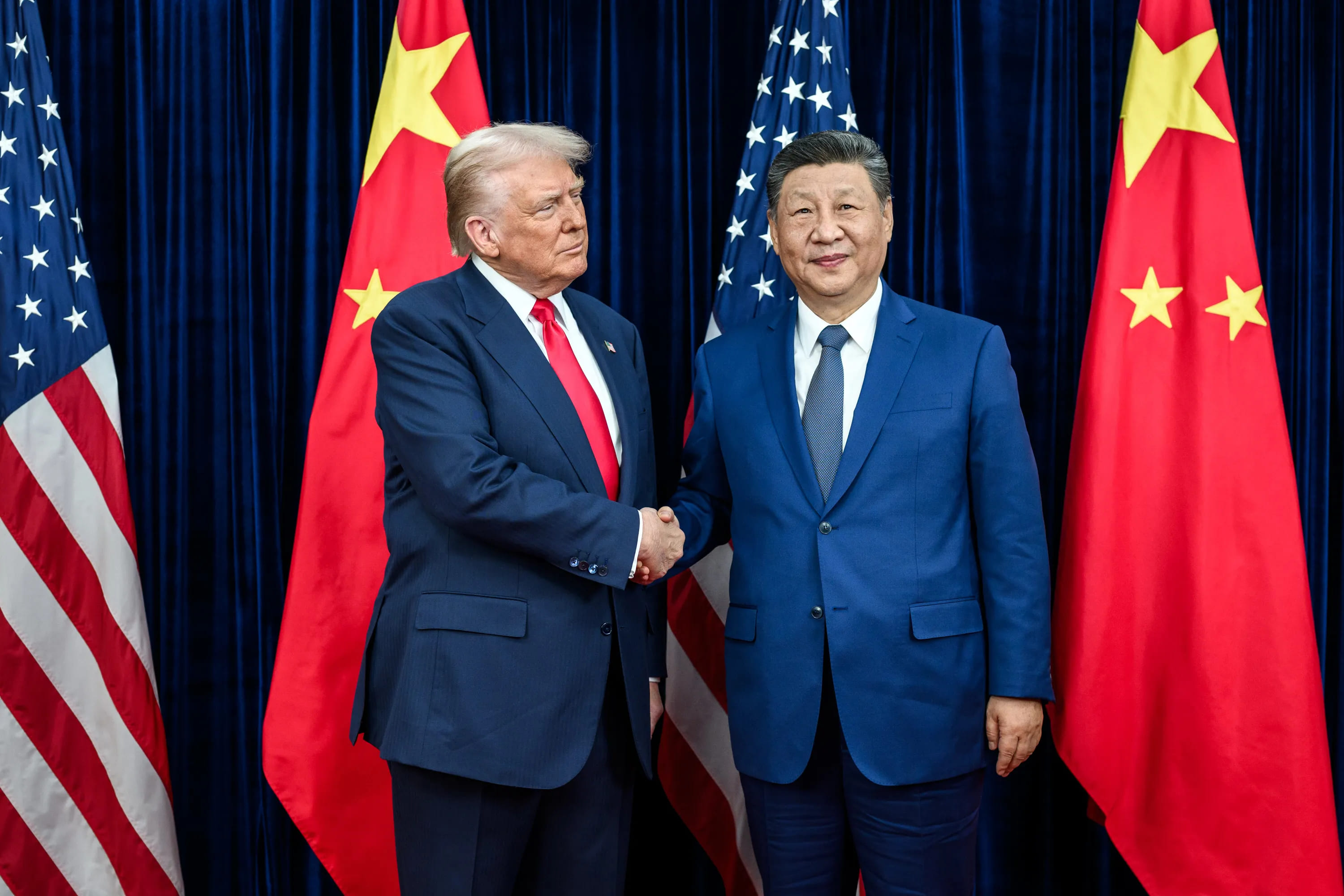 Си Цзиньпин и Трамп начали переговоры в Пекине | KM.RU